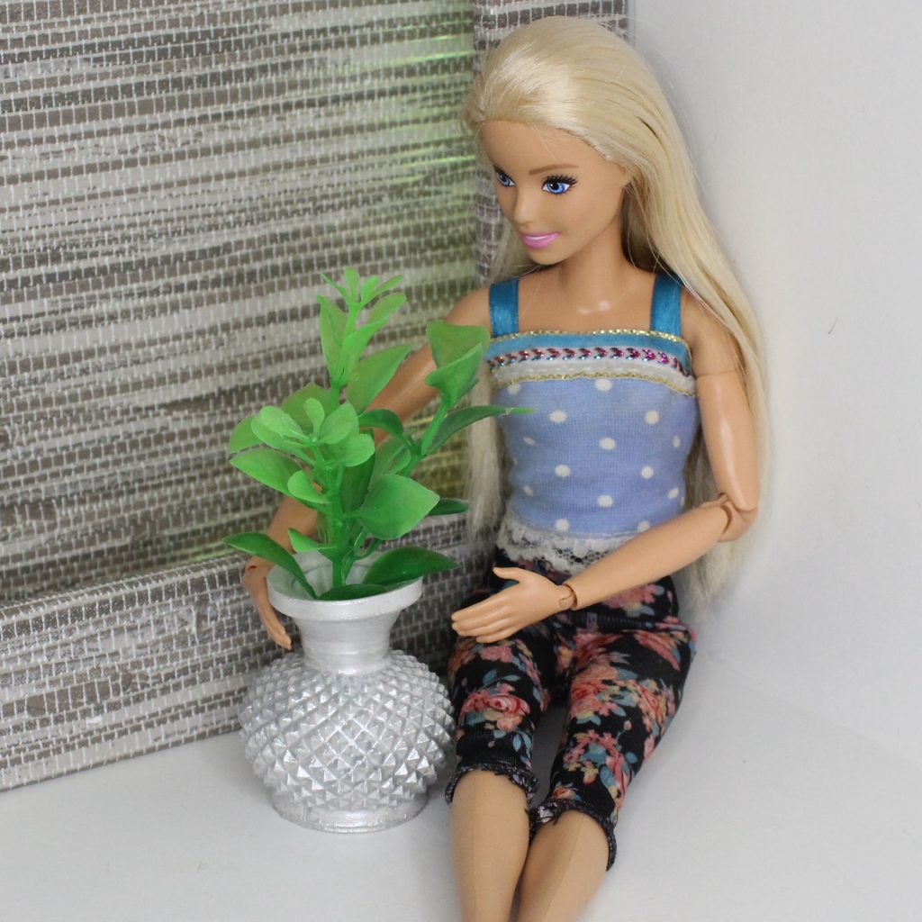 Doll House Furniture - Doll Bed Silver Glitter with Hearts - 1:6 Scale ...